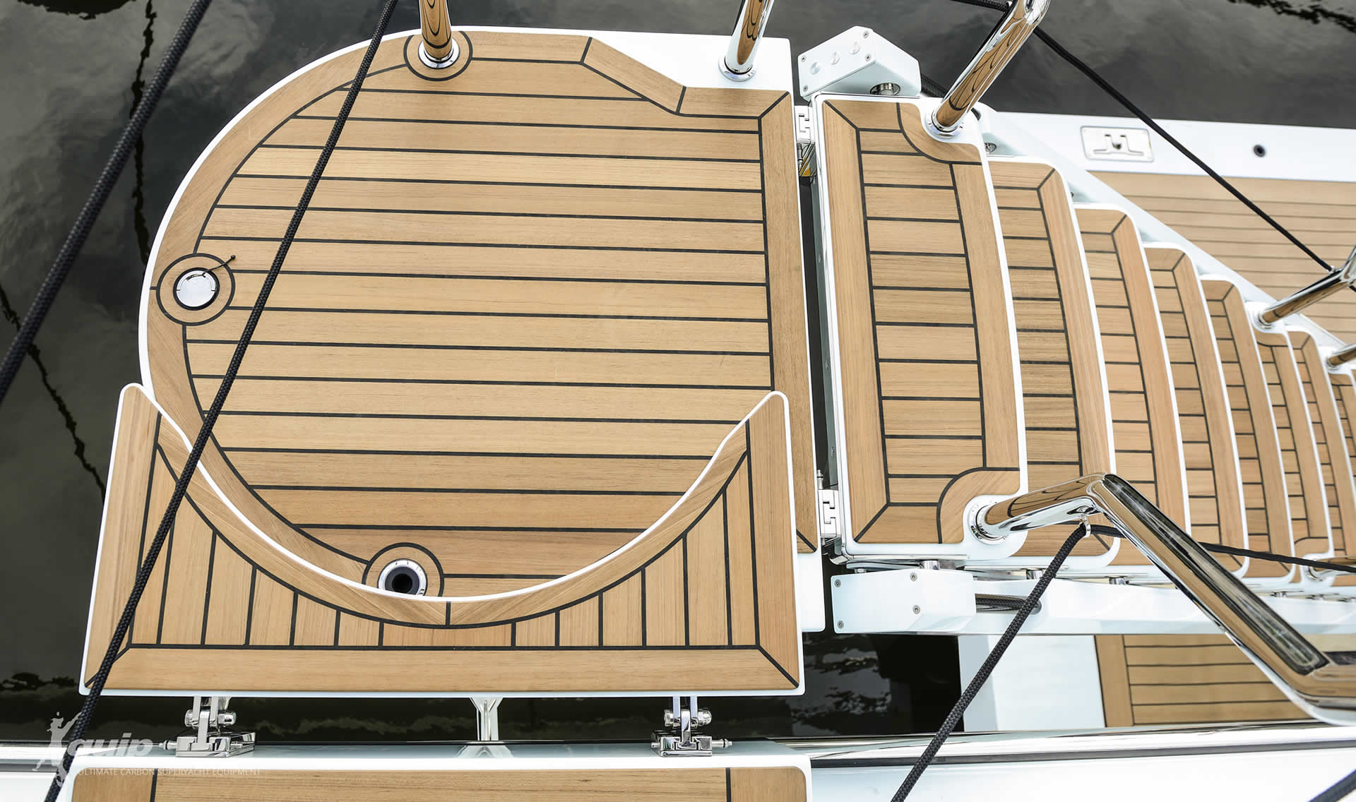 Self-Leveling Boarding Stairs - Xquip